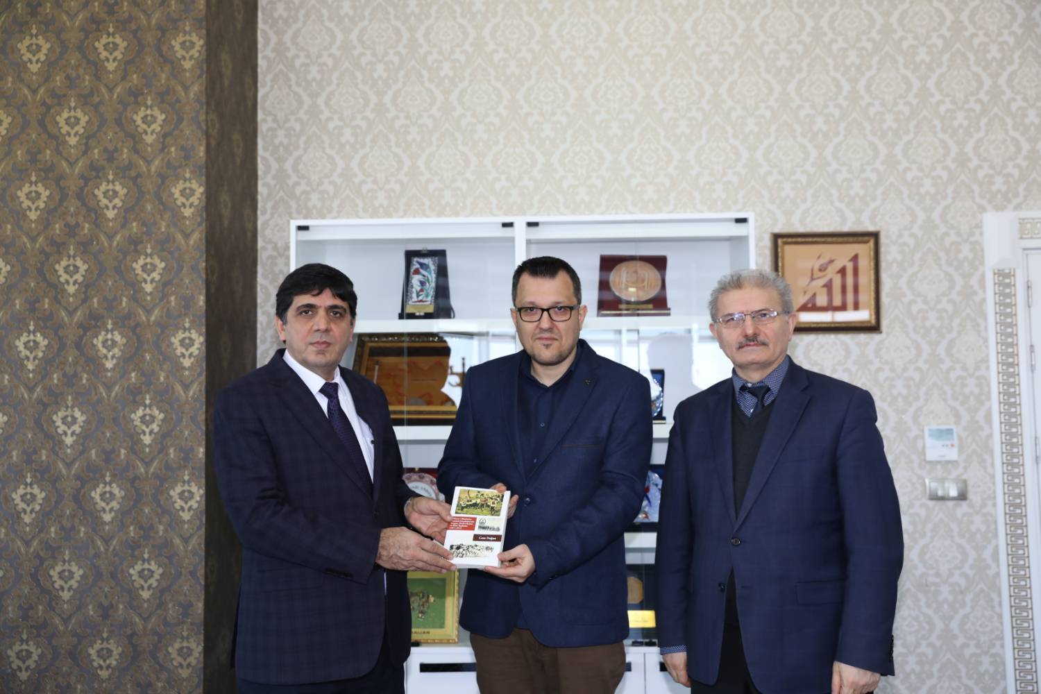 Dr. Öğretim Üyesi Cem Doğan’nın yeni kitabı okuyucu ile buluştu..